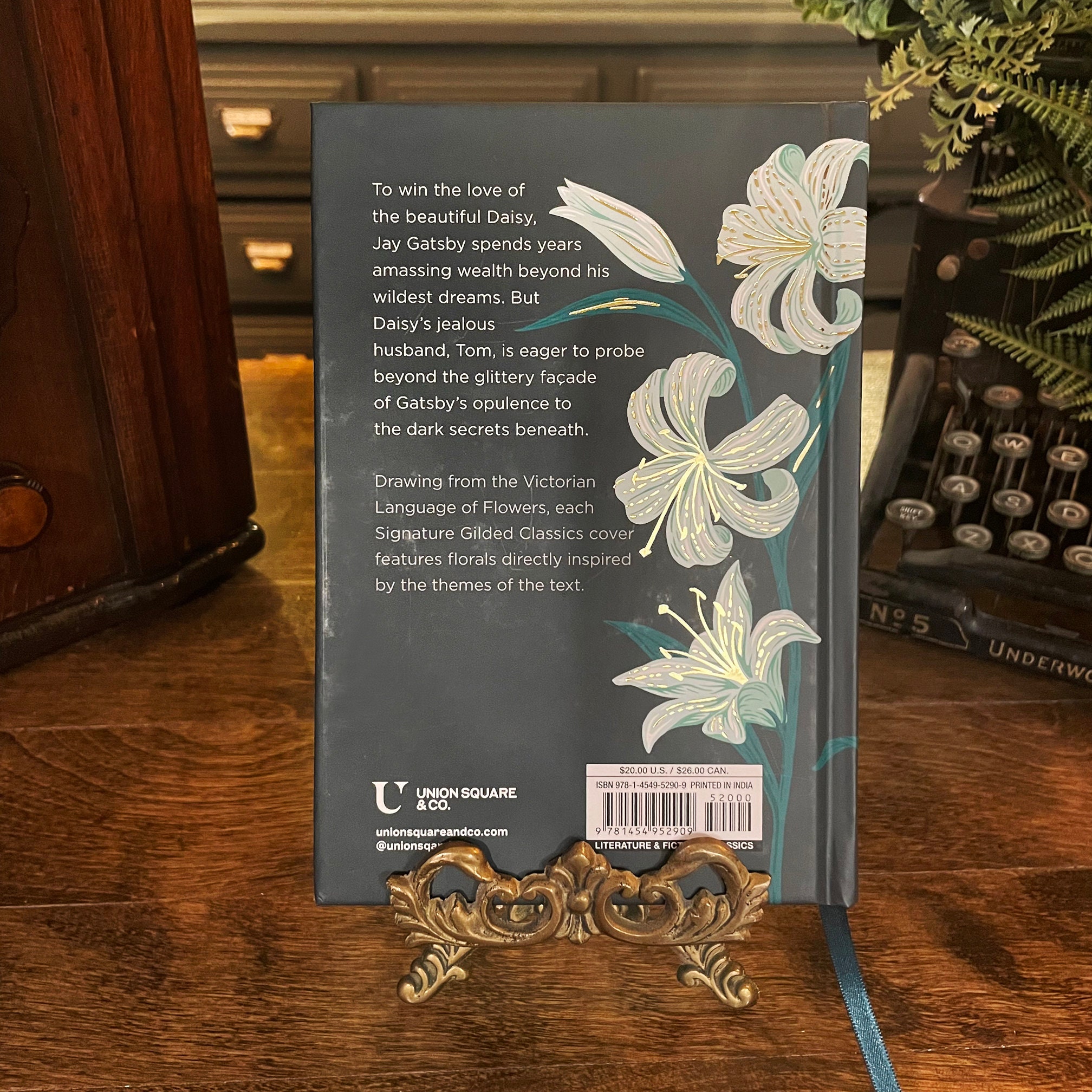 The Great Gatsby, Collectible Hardcover Classic, Gilded Pages, and ...