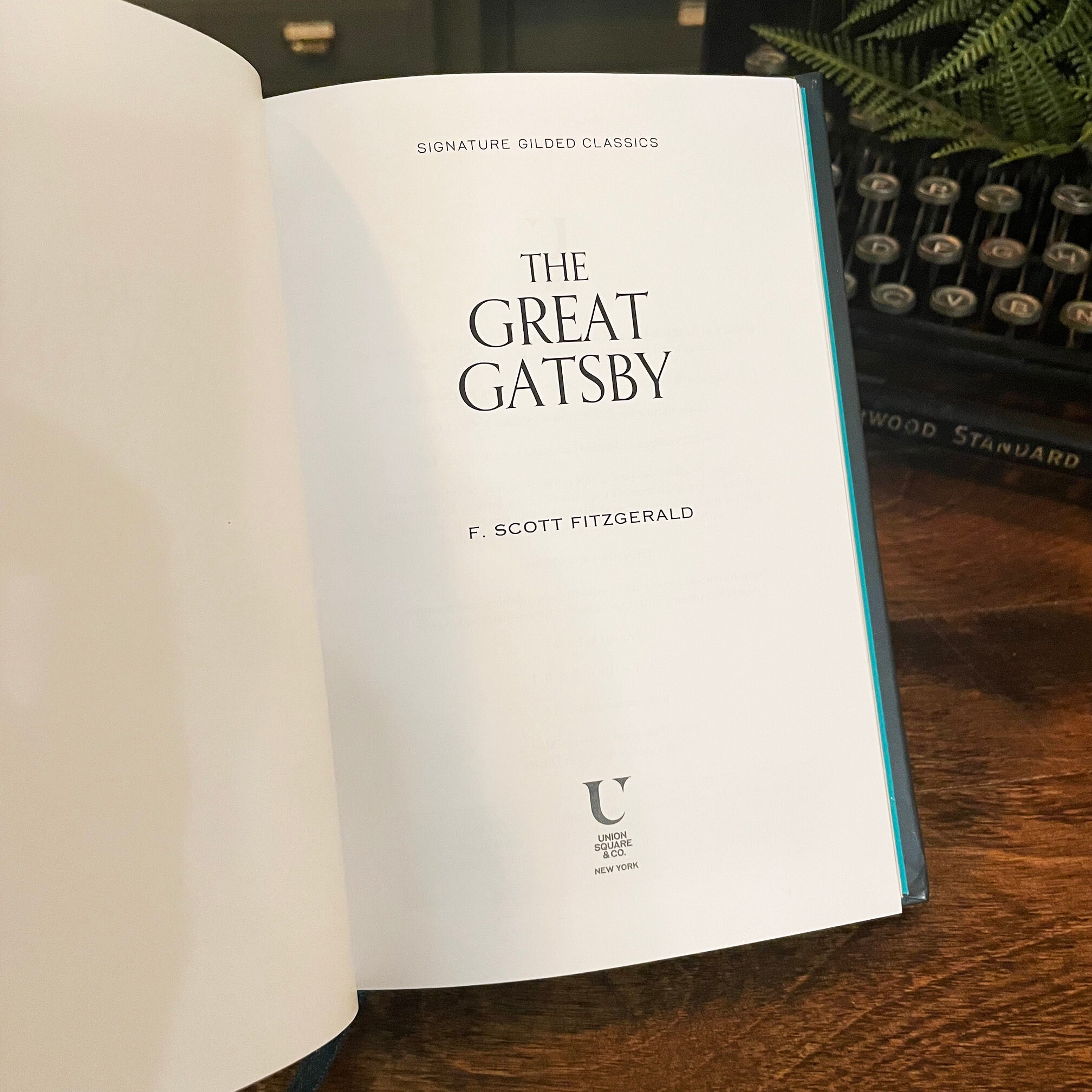 The Great Gatsby, Collectible Hardcover Classic, Gilded Pages, and ...