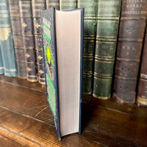 The Ultimate Hitchhiker's Guide to the Galaxy, Douglas Adams, Five ...