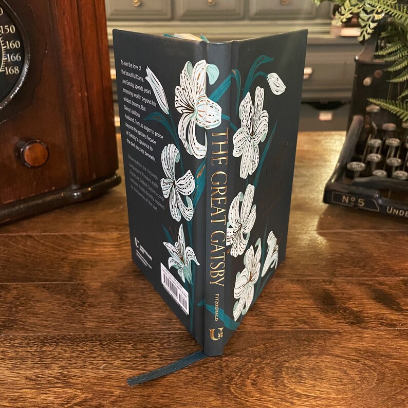 The Great Gatsby, Collectible Hardcover Classic, Gilded Pages, and ...