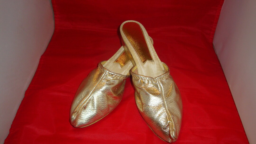 Vintage Bertlyn Newyork Gold Genie "elf" Women Bedroom Slipper Shoes Size 7-7.5 (1960s) - Etsy