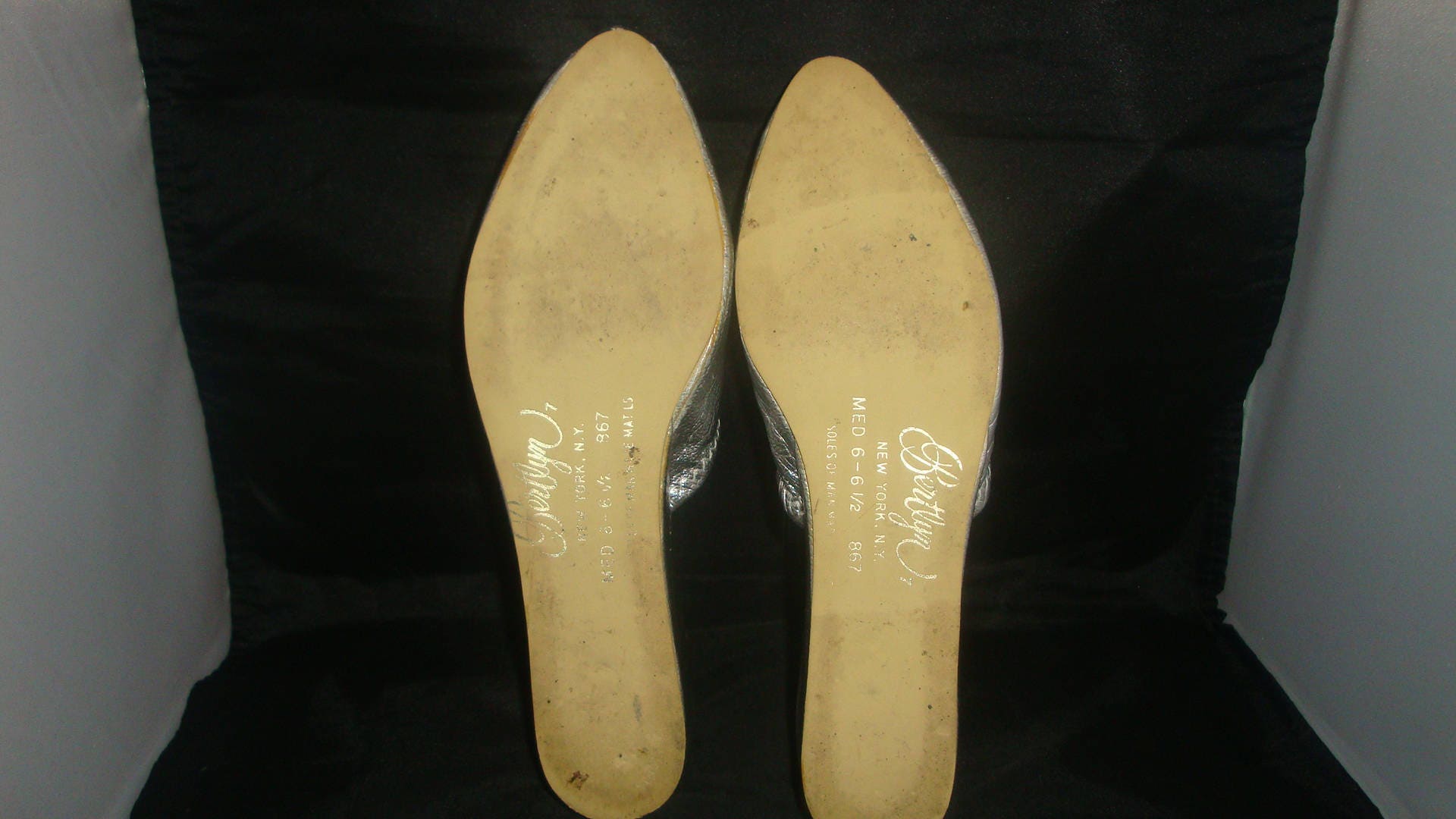 Vintage Bertlyn Newyork Silver Genie elf Women Bedroom Slipper Shoes ...