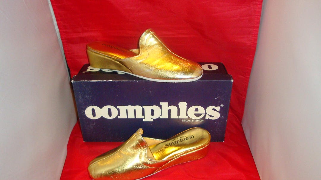 Vintage OOMPHIES Granada Classic Gold Leather Slippers/ Shoes (1980s ...