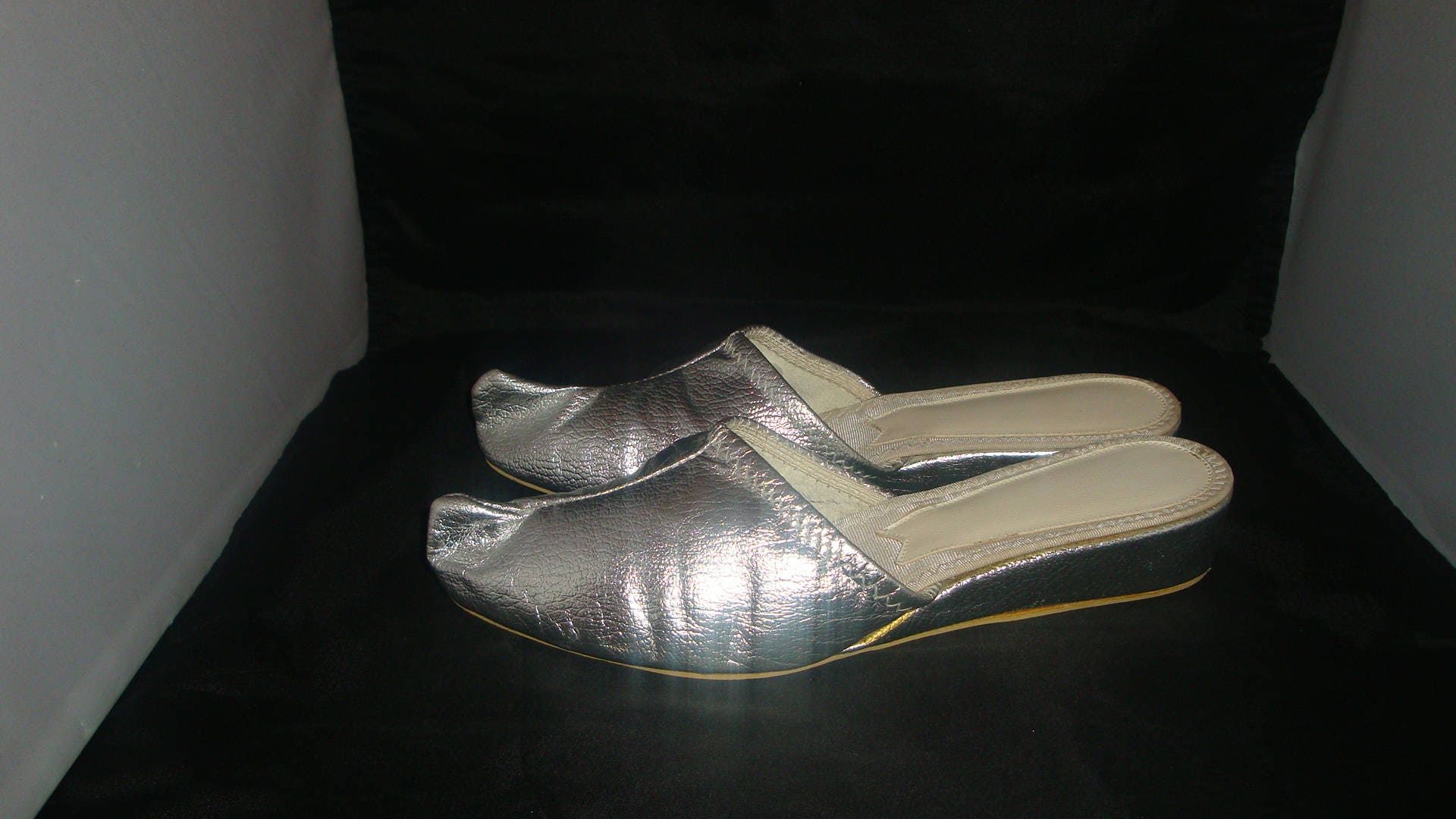 Vintage Bertlyn Newyork Silver Genie "elf" Women Bedroom Slipper Shoes ...