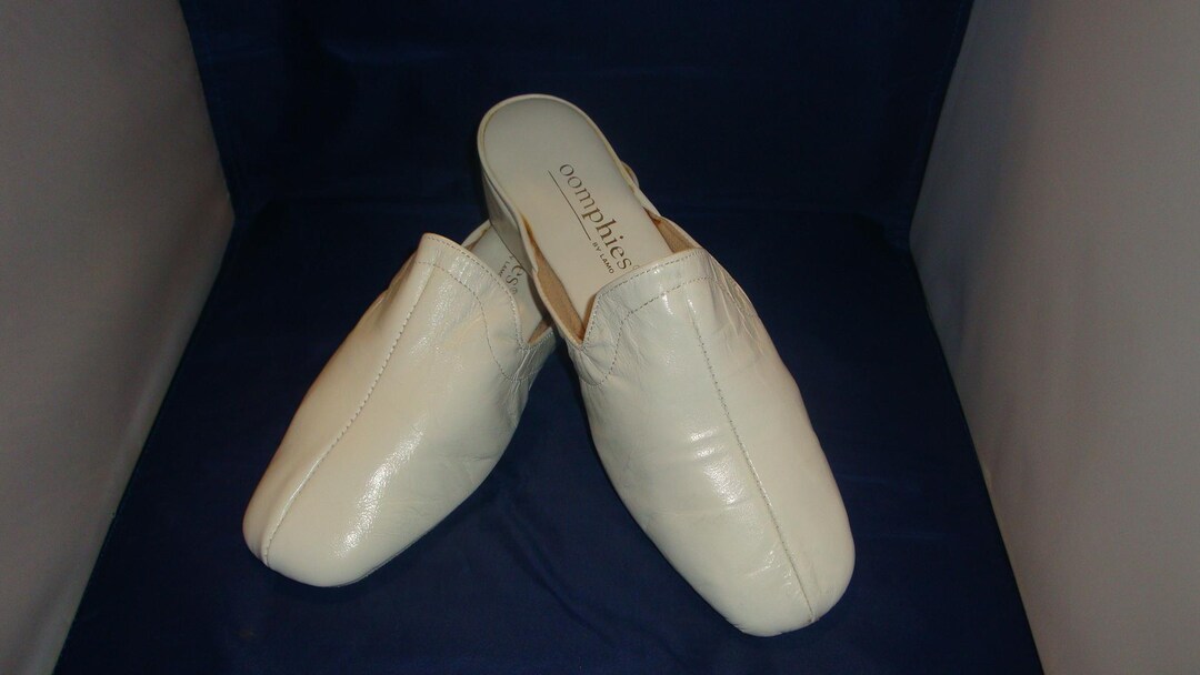 Vintage OOMPHIES Granada Classic Snow White Leather Slippers/ Shoes ...