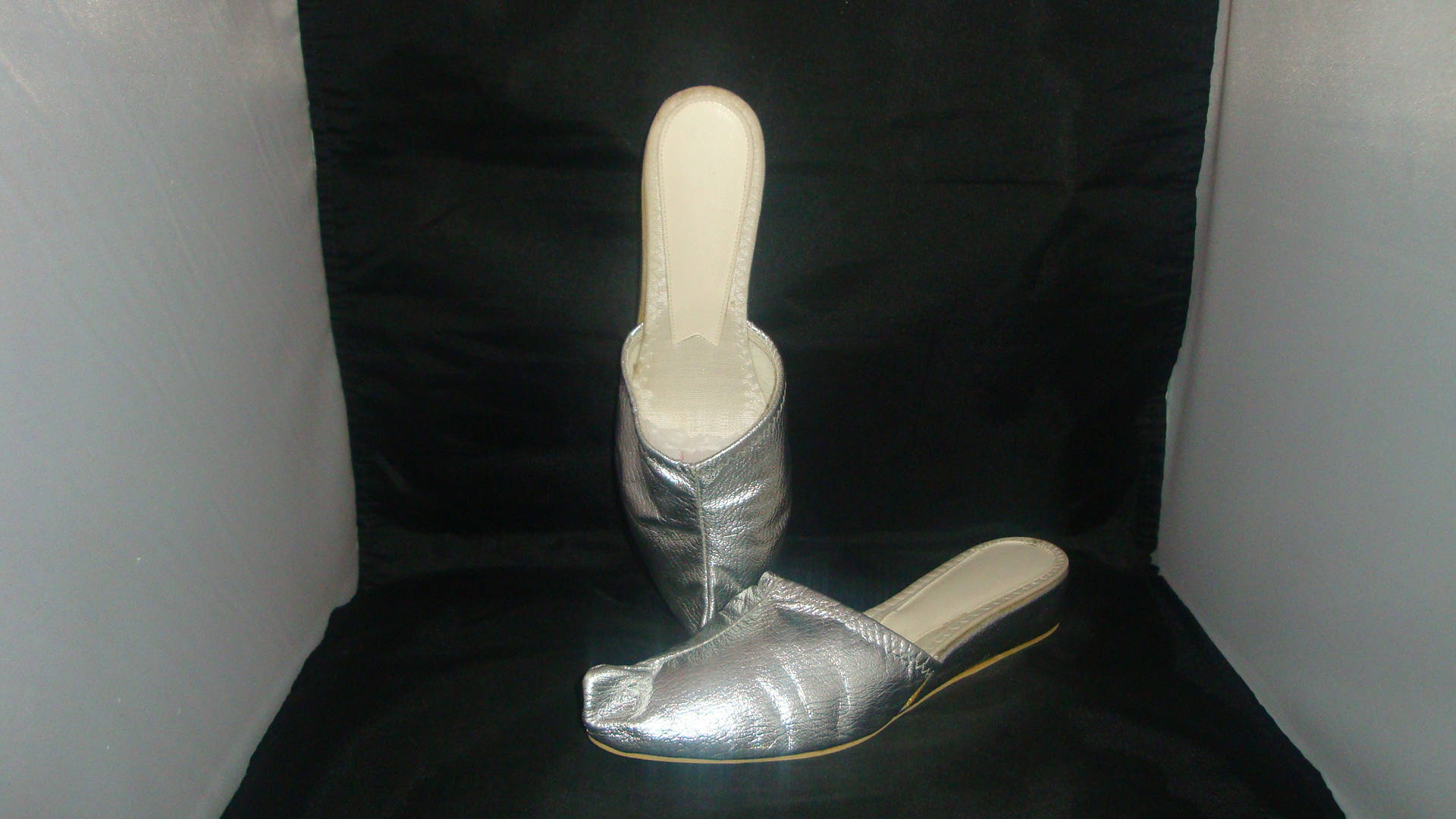 Vintage Bertlyn Newyork Silver Genie "elf" Women Bedroom Slipper Shoes ...