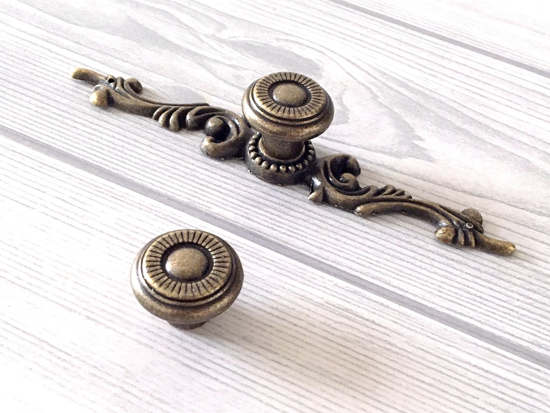 Rustic Dresser Drawer Knobs Pulls Backplate Antique Bronze French ...