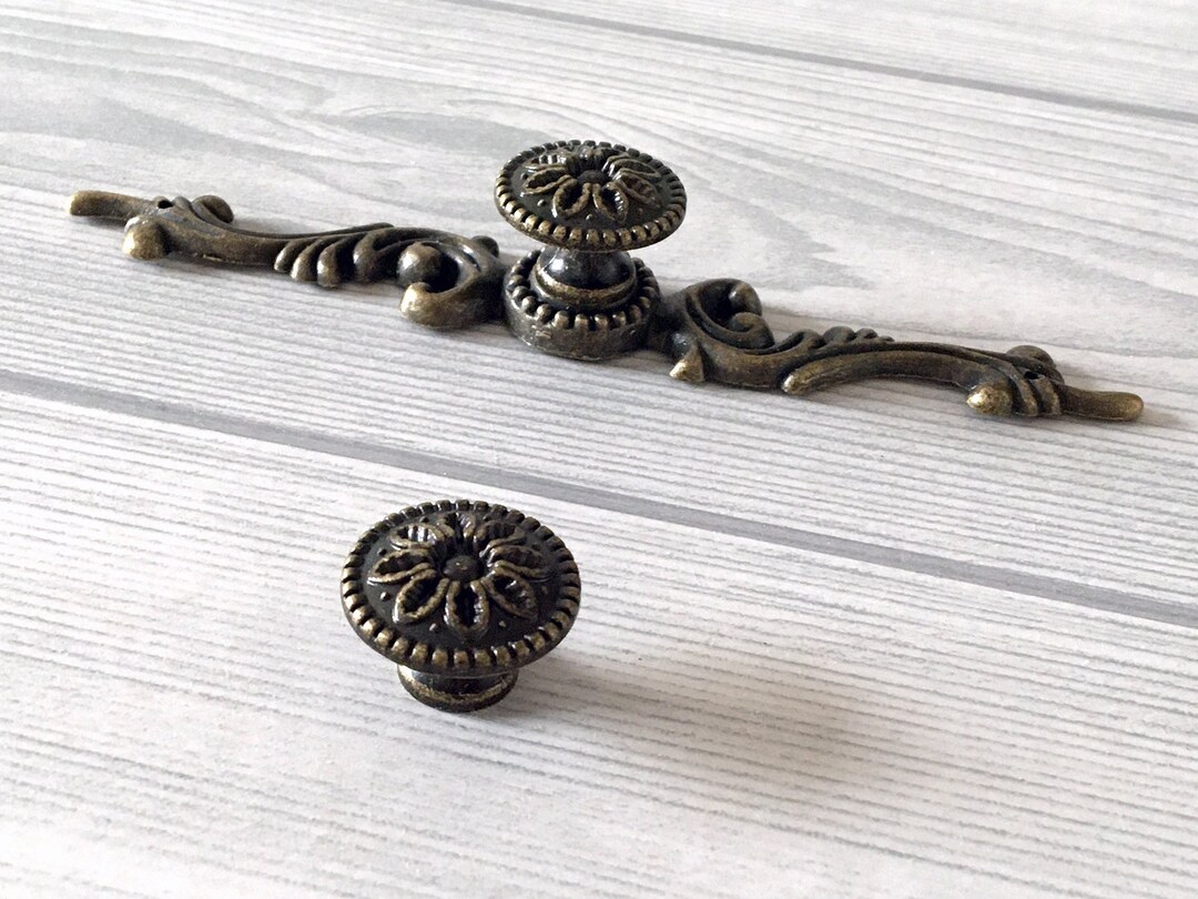 Rustic Dresser Drawer Knobs Pulls Backplate Antique Bronze French ...