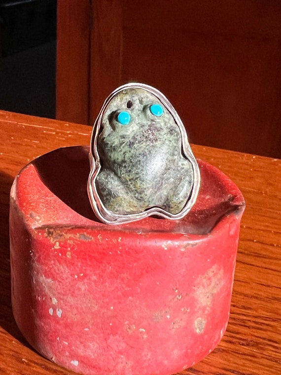 Vintage Nephrite Jade Frog Ring with Turquoise Eyes - Gem