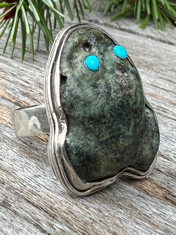 Vintage Nephrite Jade Frog Ring with Turquoise Eyes - Gem