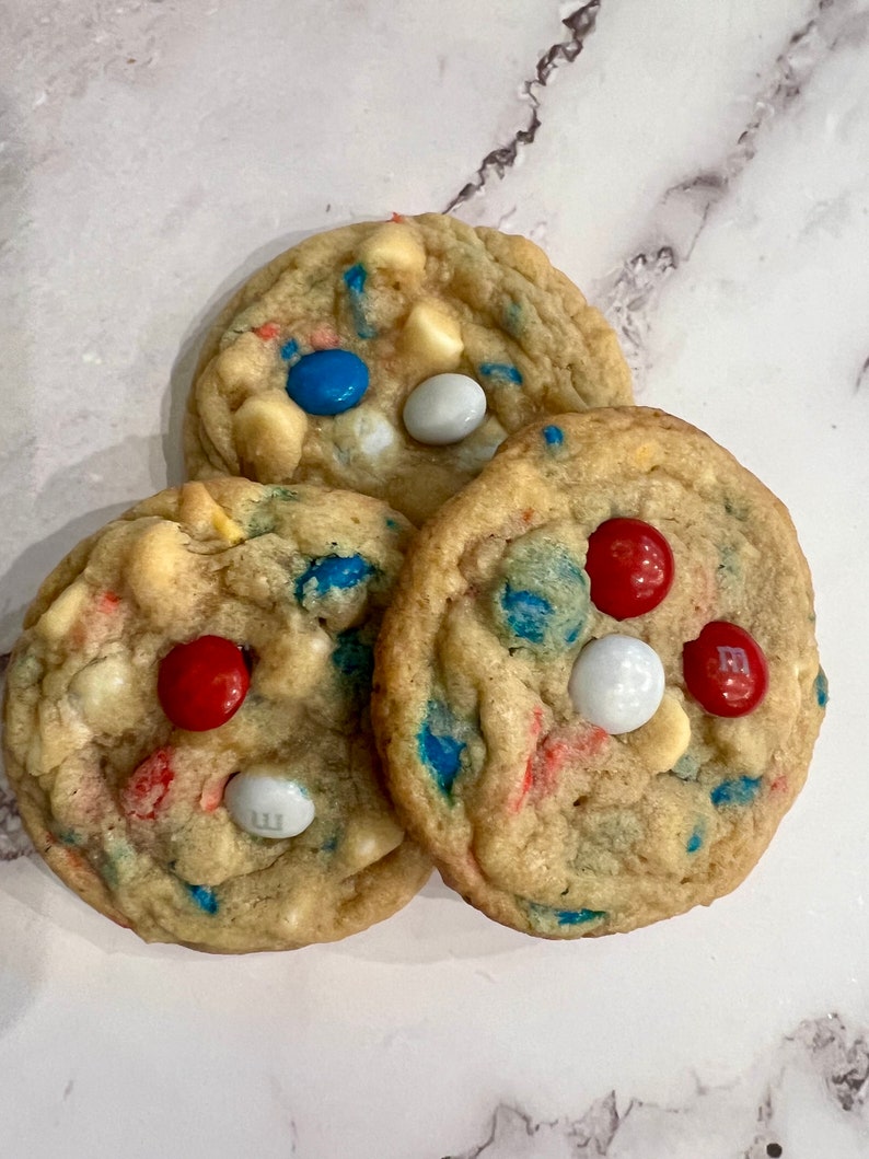 Patriotic 4th of July Cookies Loaded With Red, White, and Blue M&ms and ...