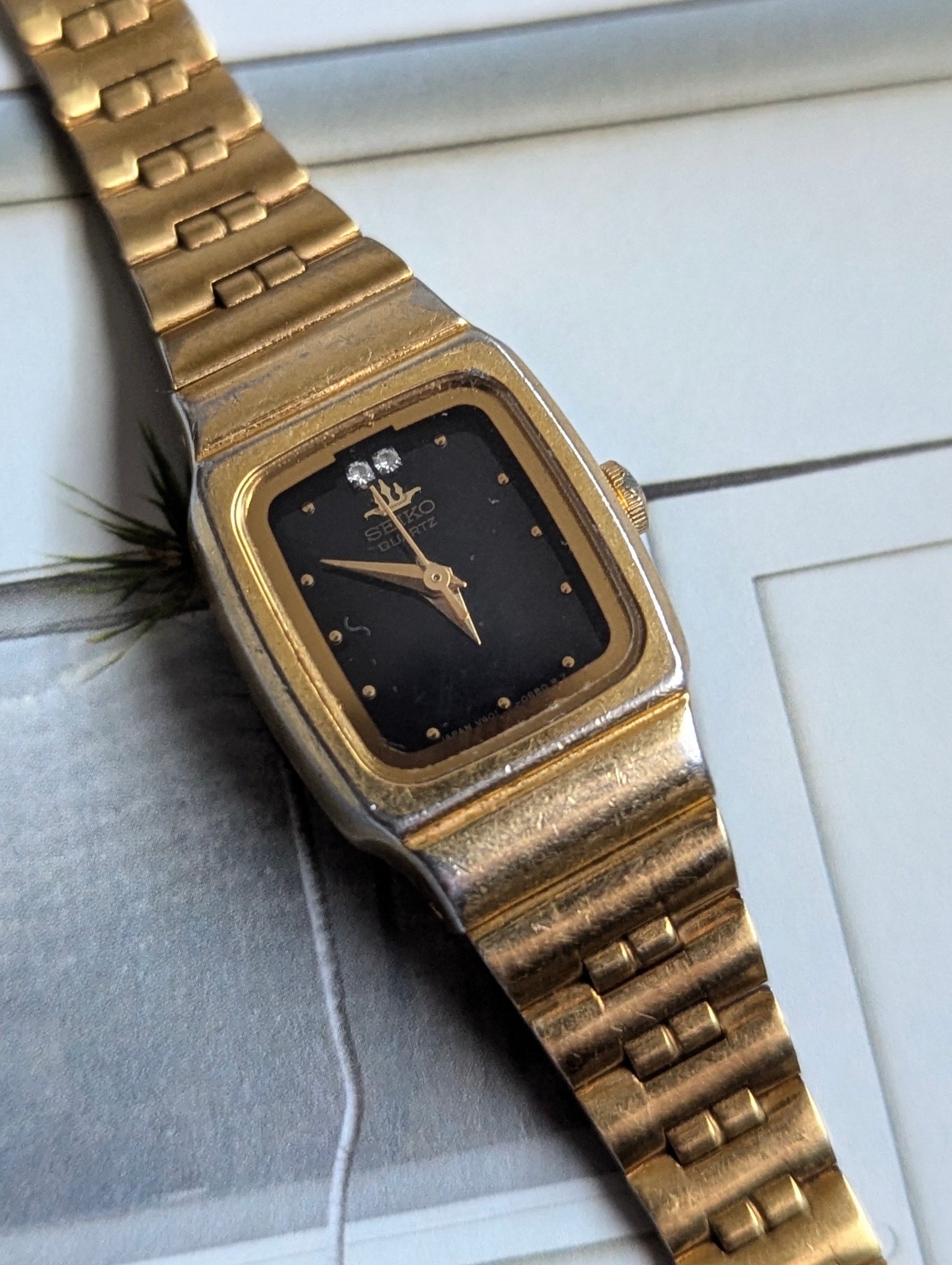 Vintage SEIKO Small Tank Quartz Watch With Original Band Diamond Detail ...