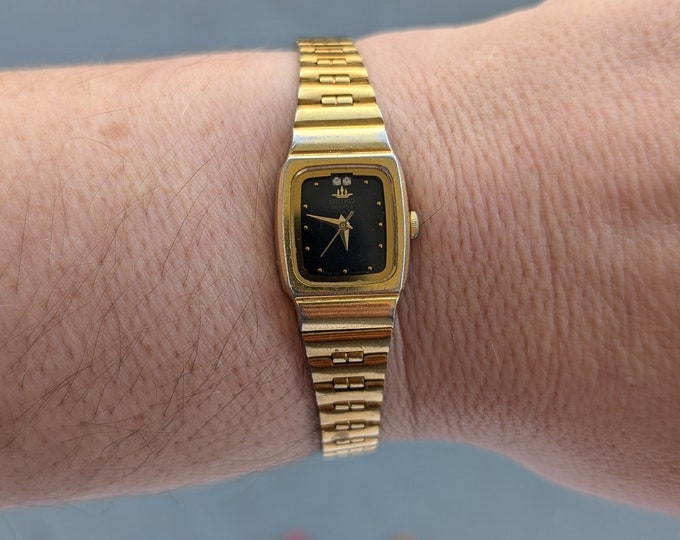 Vintage SEIKO Small Tank Quartz Watch With Original Band Diamond Detail ...