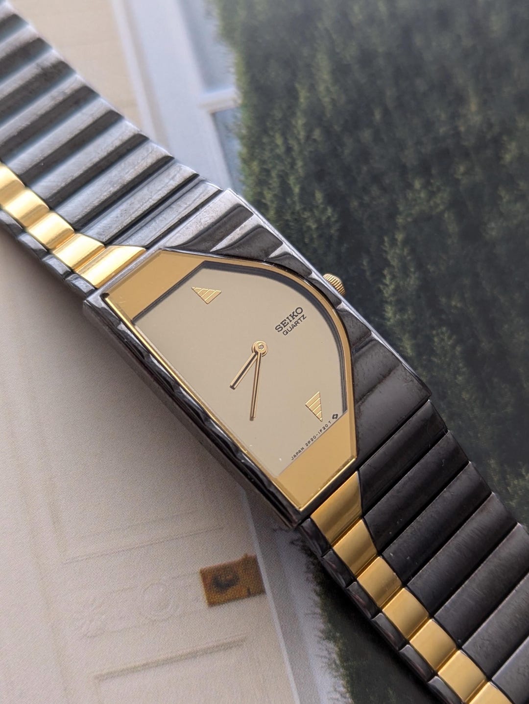 Vintage SEIKO Black and Gold Piano Dial Quartz Watch With New Battery ...