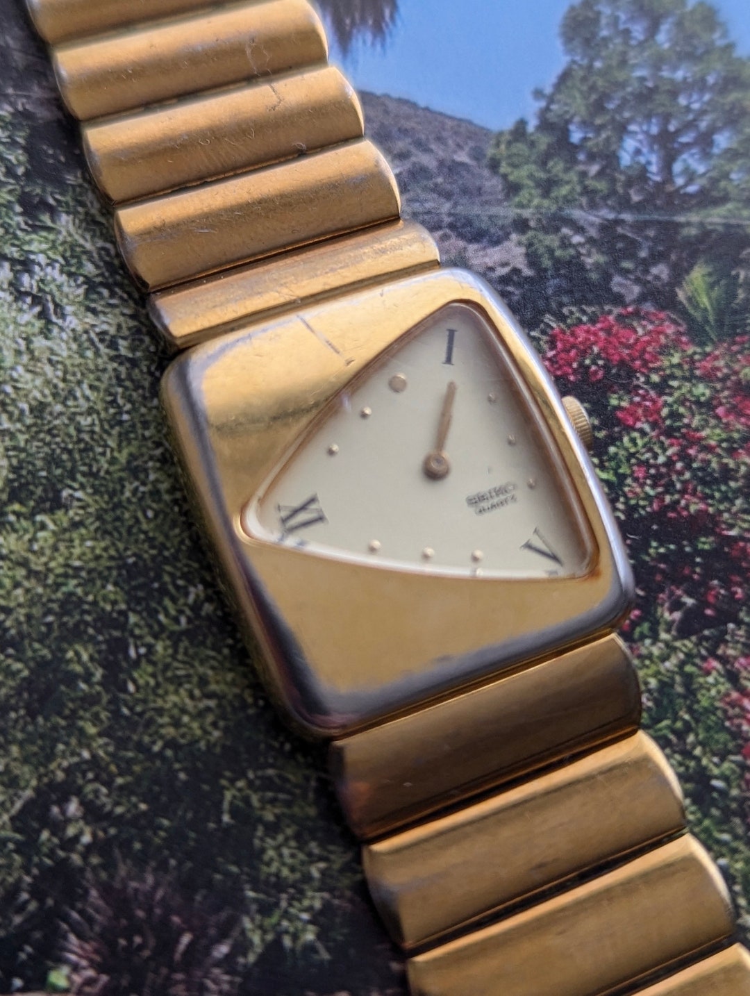 BROKEN Vintage SEIKO Gold Tone Quartz Watch With Piano Style Band and ...