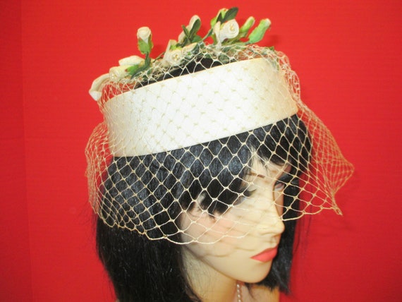 Pillbox style hat, midcentury wedding hat, 60s vinta… - Gem