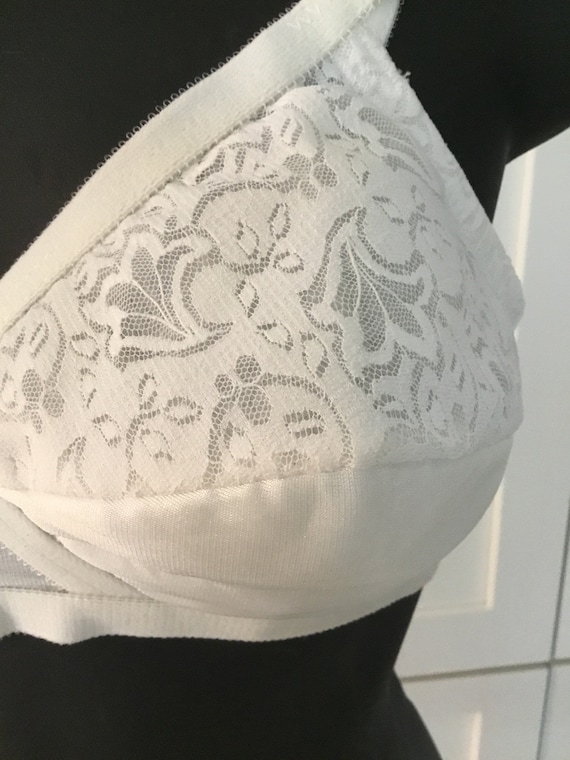 36 B 1960’s bra, midcentury bra, white 36B lace bra, … - Gem