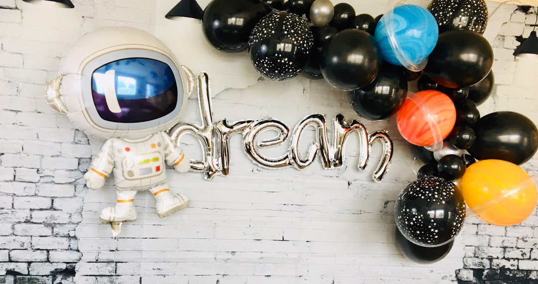 Blast off Astronaut Party Balloon Garland Set, Astronaut Foil Balloon ...