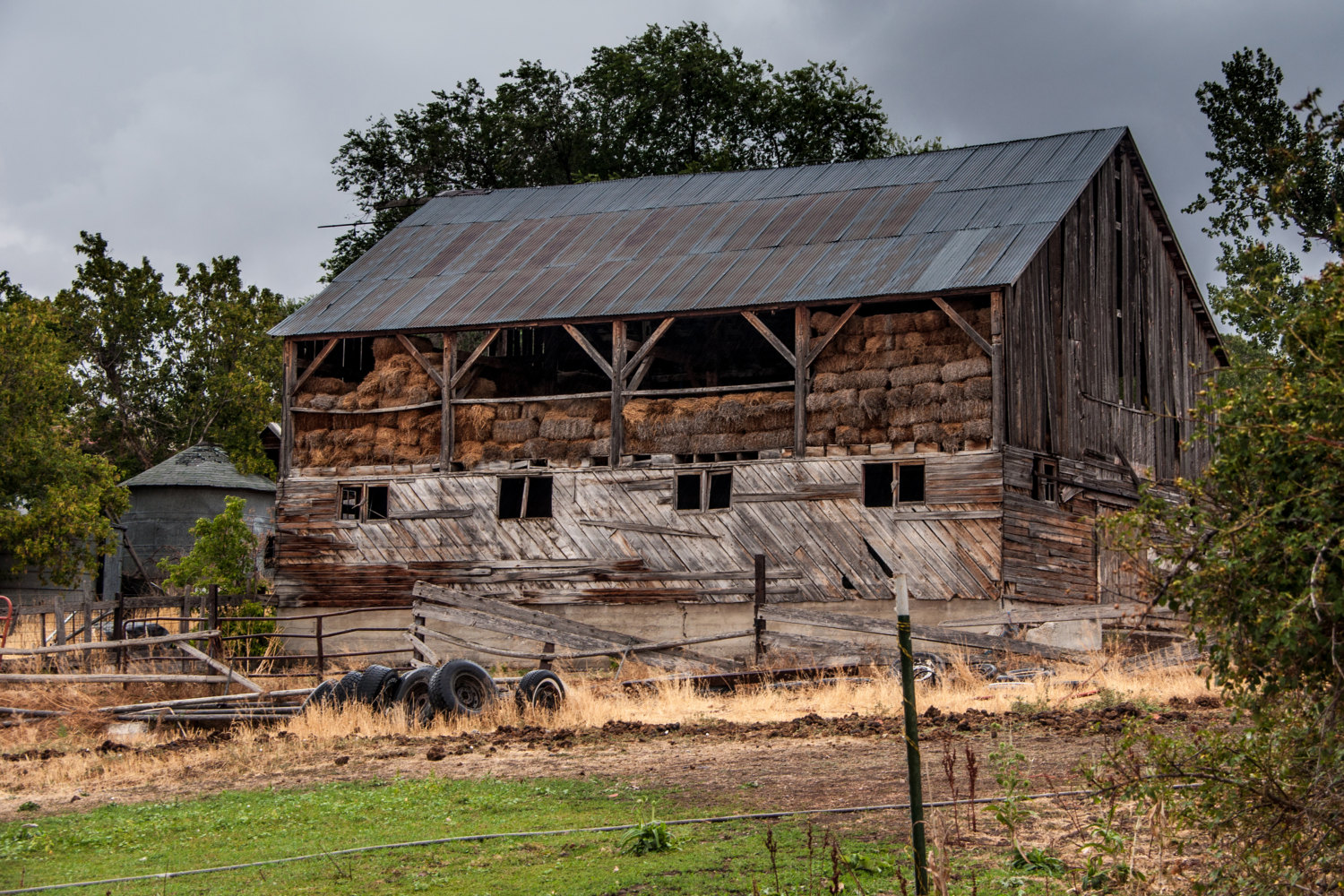 Rustic Wall Decor, Old Barn Art, Thunderstorm, Weathered, Farm Scene ...
