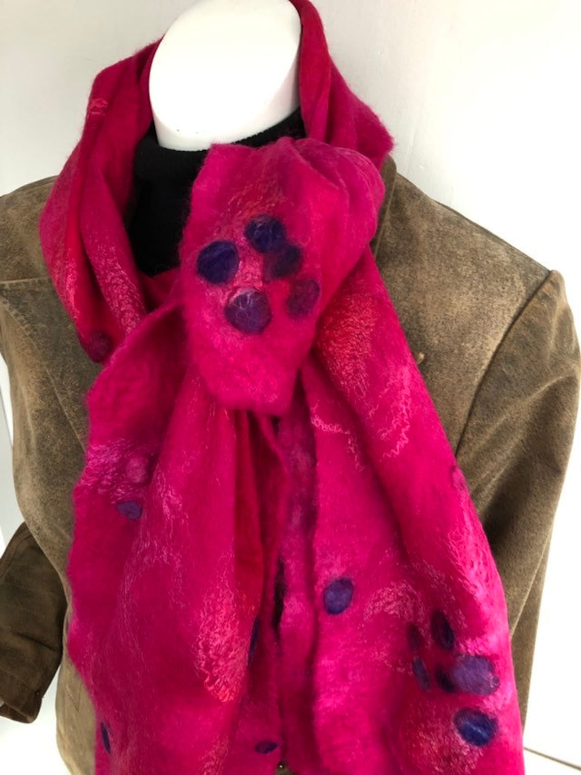 Bufanda de fieltro rosa para damas. Chal nunofelt hecho a - Etsy España
