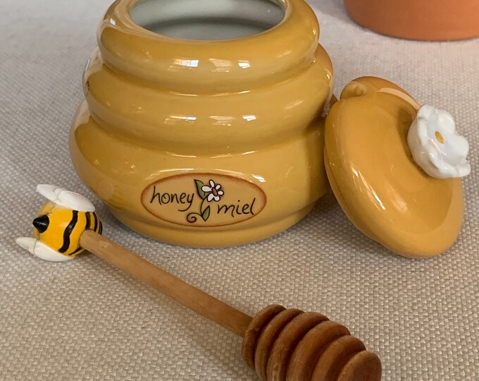 Joie Ceramic Beehive Mini Honey Pot With Bee Wooden Dipper / Ceramic ...