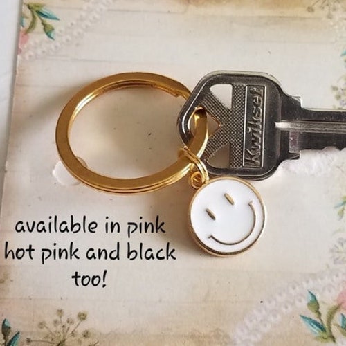 Retro Smiley Face Keychain - Etsy
