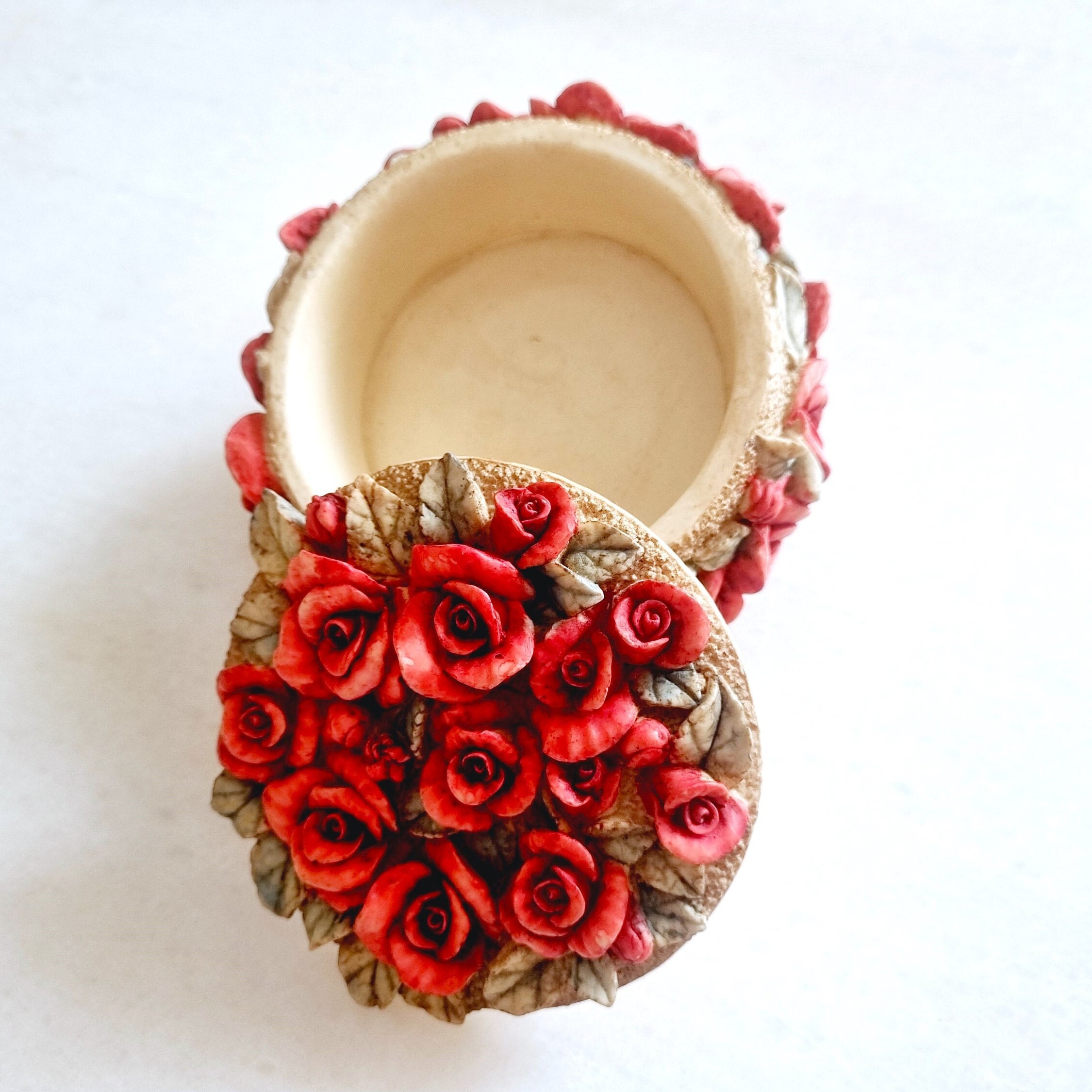 Vintage Red Rose Flowers Covered Circular Circle Shaped Box Hand ...