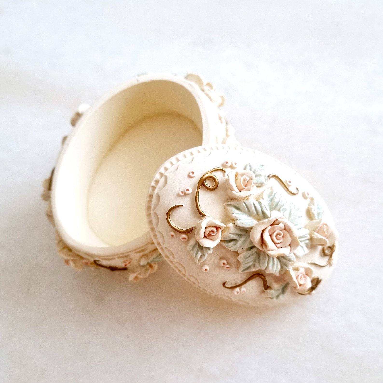 Vintage Rose Oval Shaped Box Hand Crafted Trinket Box With Lid Pill Box ...