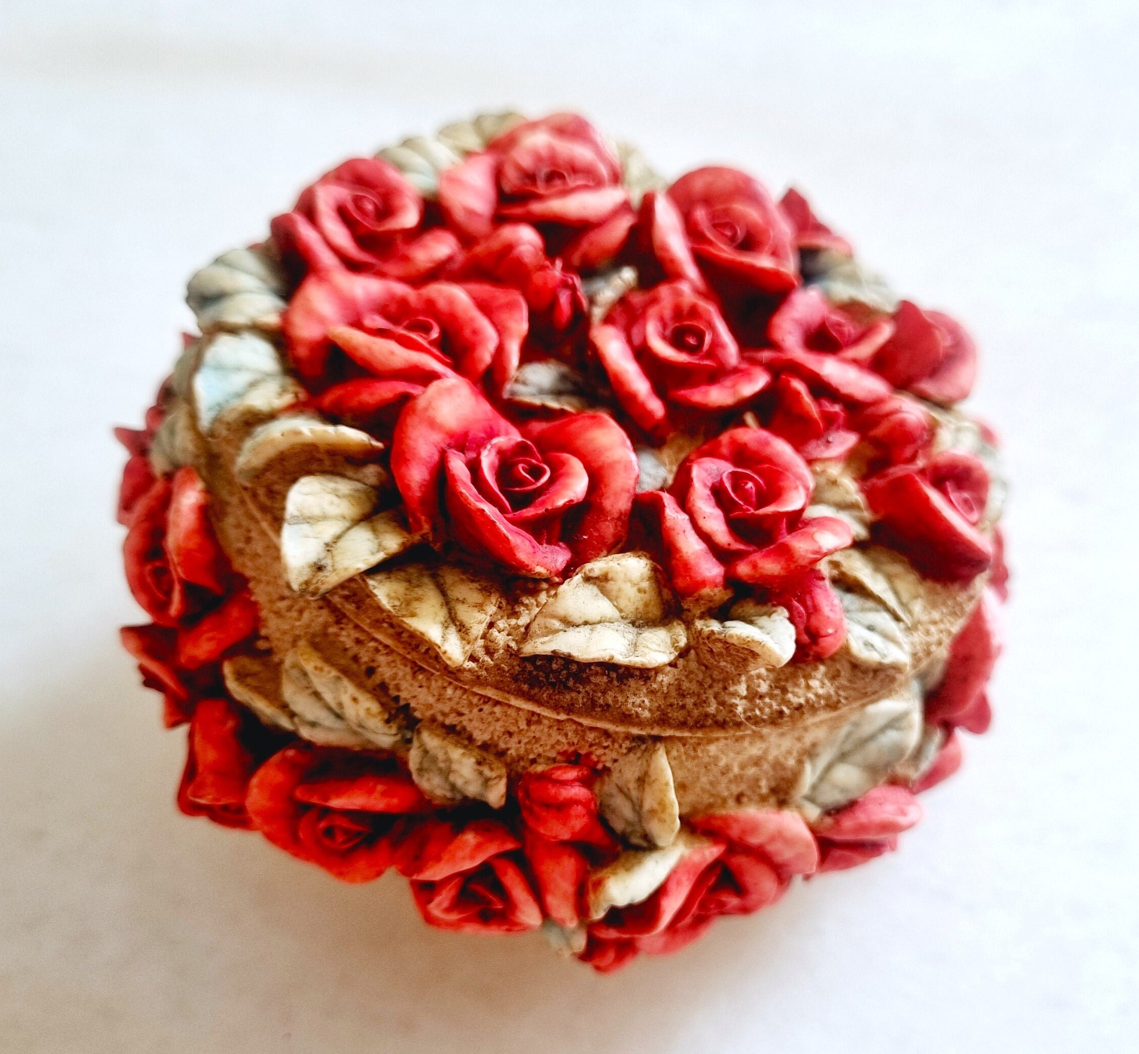 Vintage Red Rose Flowers Covered Circular Circle Shaped Box Hand ...
