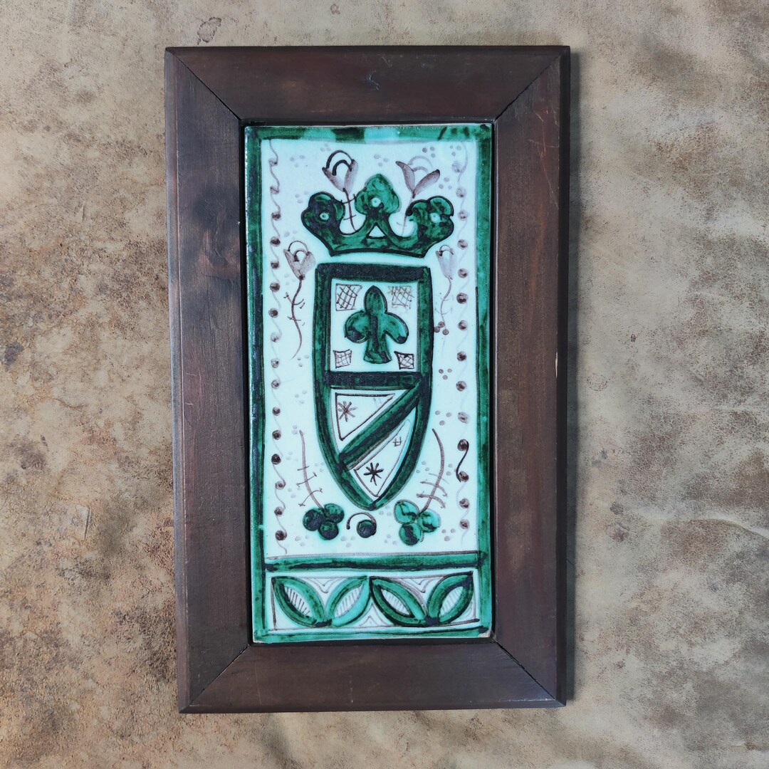 Ceramic Art Tile Coat of Arms Crown Green Trefoil Trinity Triad Seamrog ...