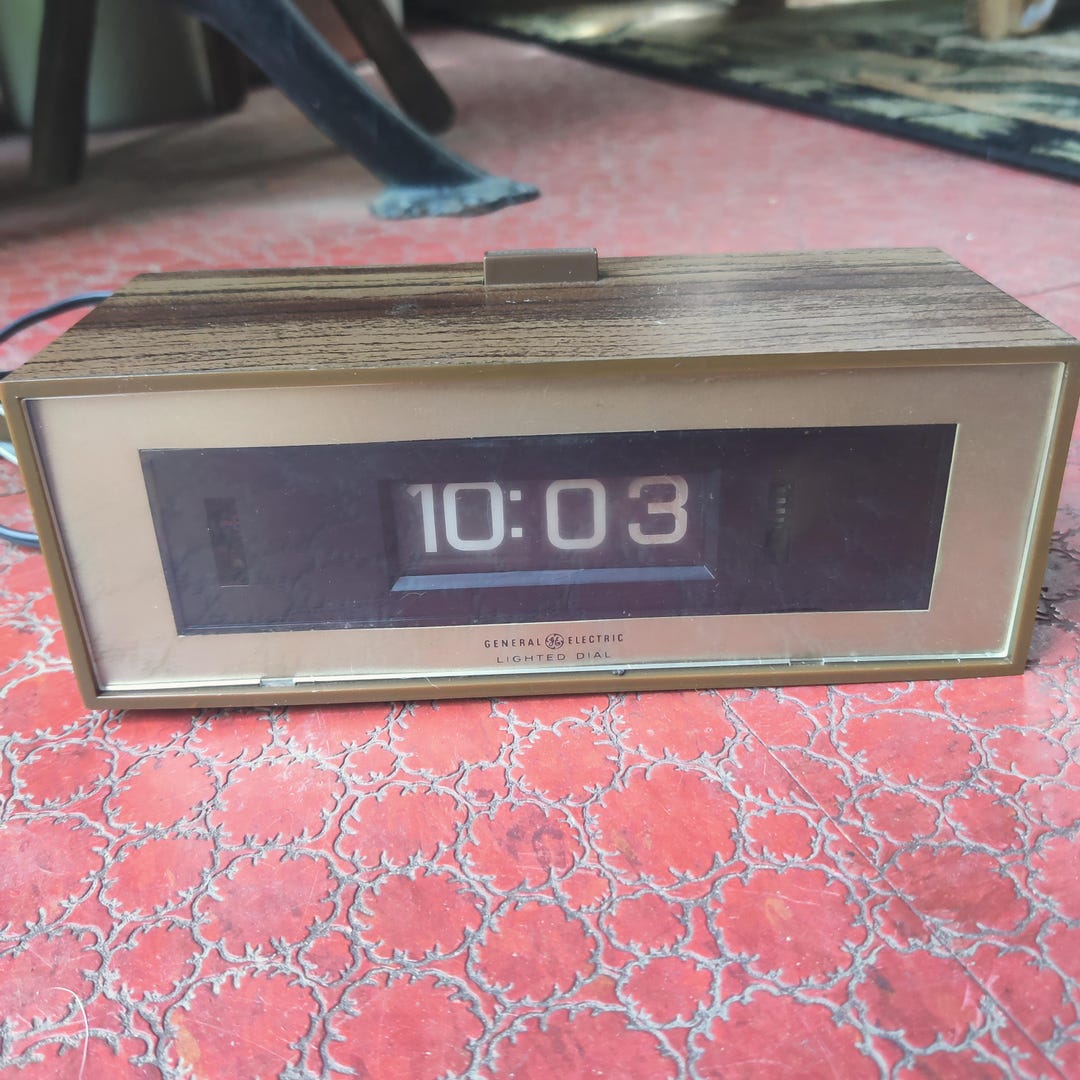 Vintage GE Flip Clock Alarm Lighted Dial Woodgrain Brown General ...