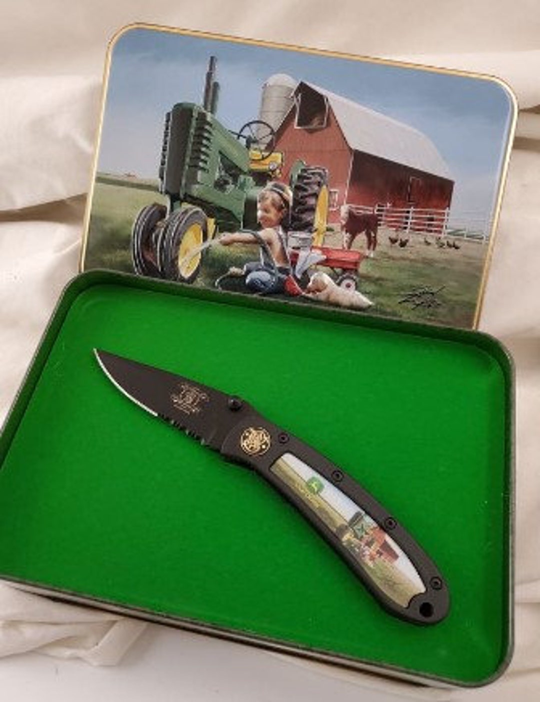 John Deere / Smith & Wesson Collectors Pocket Knife Featuring Artwork ...