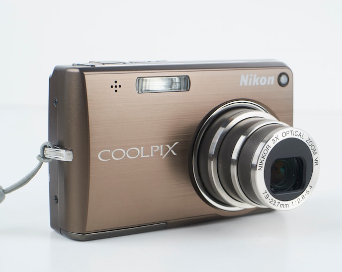 Nikon Coolpix S700 12MP 3 X Optical Zoom Digital Camera. Vintage ...