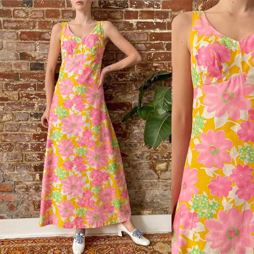 Vintage 1970s Rhapsody and Robes Pink & Orange Psychedelic Floral Built ...