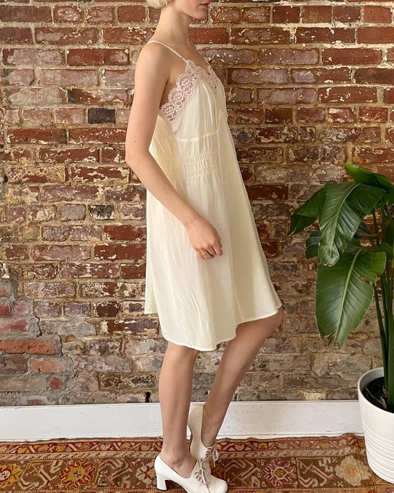 Vintage 1940s 1950s Rayon Slip With Lace Trim - Butte… - Gem