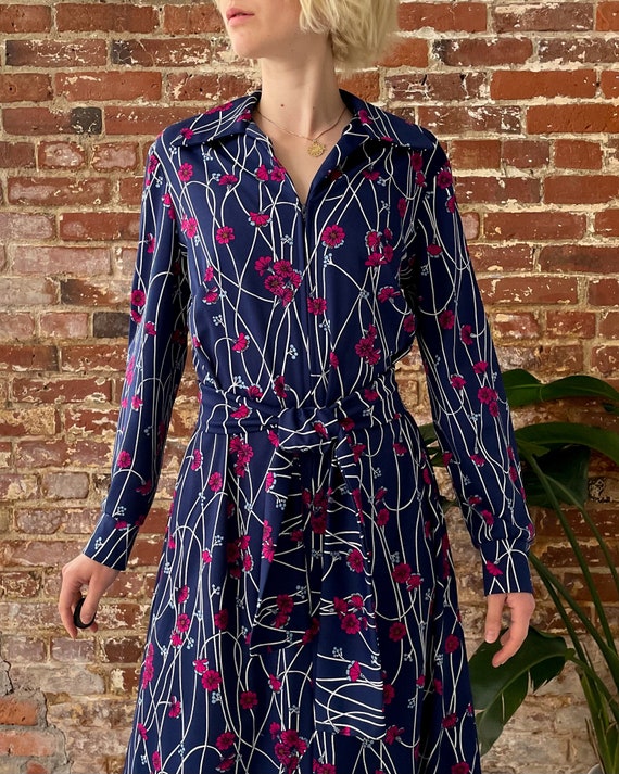 Vintage 1970s Leo-Danal Navy Floral Print Collared Mi… - Gem