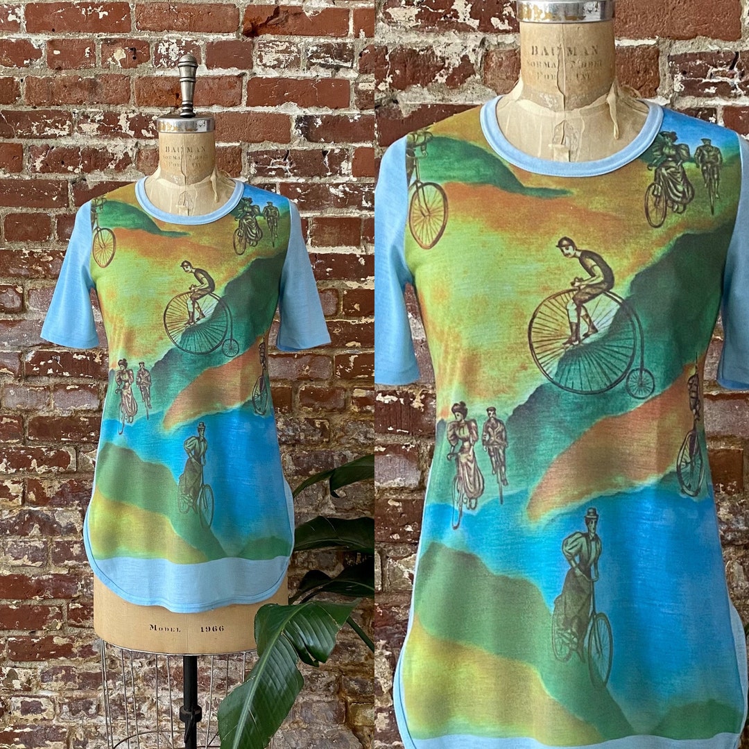 Vintage 1970s Victorian Cyclists Art Print Sleep T-shirt 70s People ...