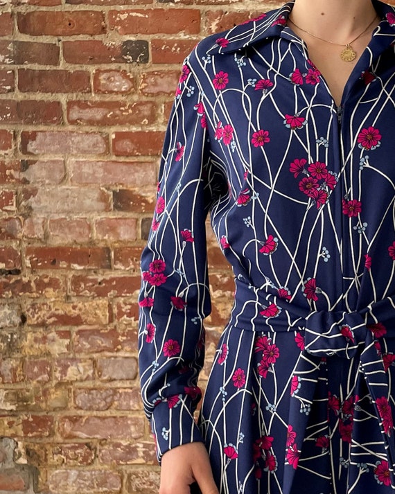 Vintage 1970s Leo-Danal Navy Floral Print Collared Mi… - Gem