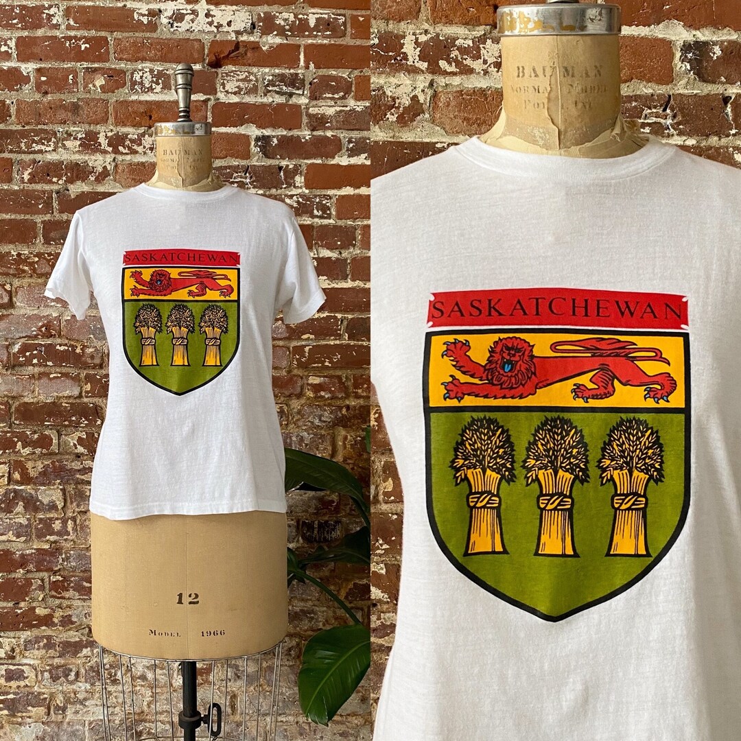 Vintage 1970s Saskatchewan Souvenir T-shirt - 70s Saskatchewan Crest Souvenir Tee - Single ...
