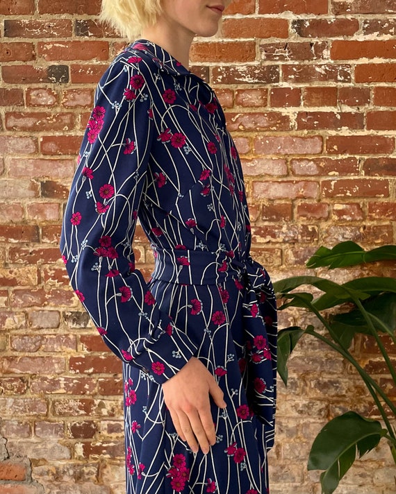 Vintage 1970s Leo-Danal Navy Floral Print Collared Mi… - Gem