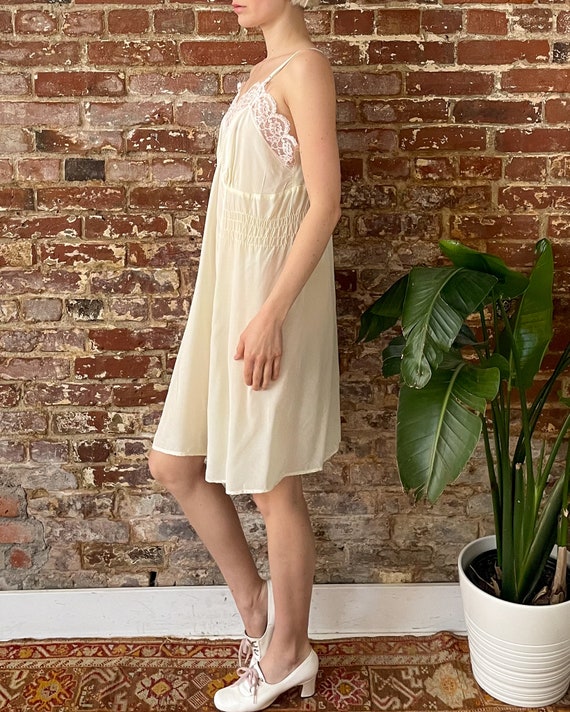Vintage 1940s 1950s Rayon Slip With Lace Trim - Butte… - Gem