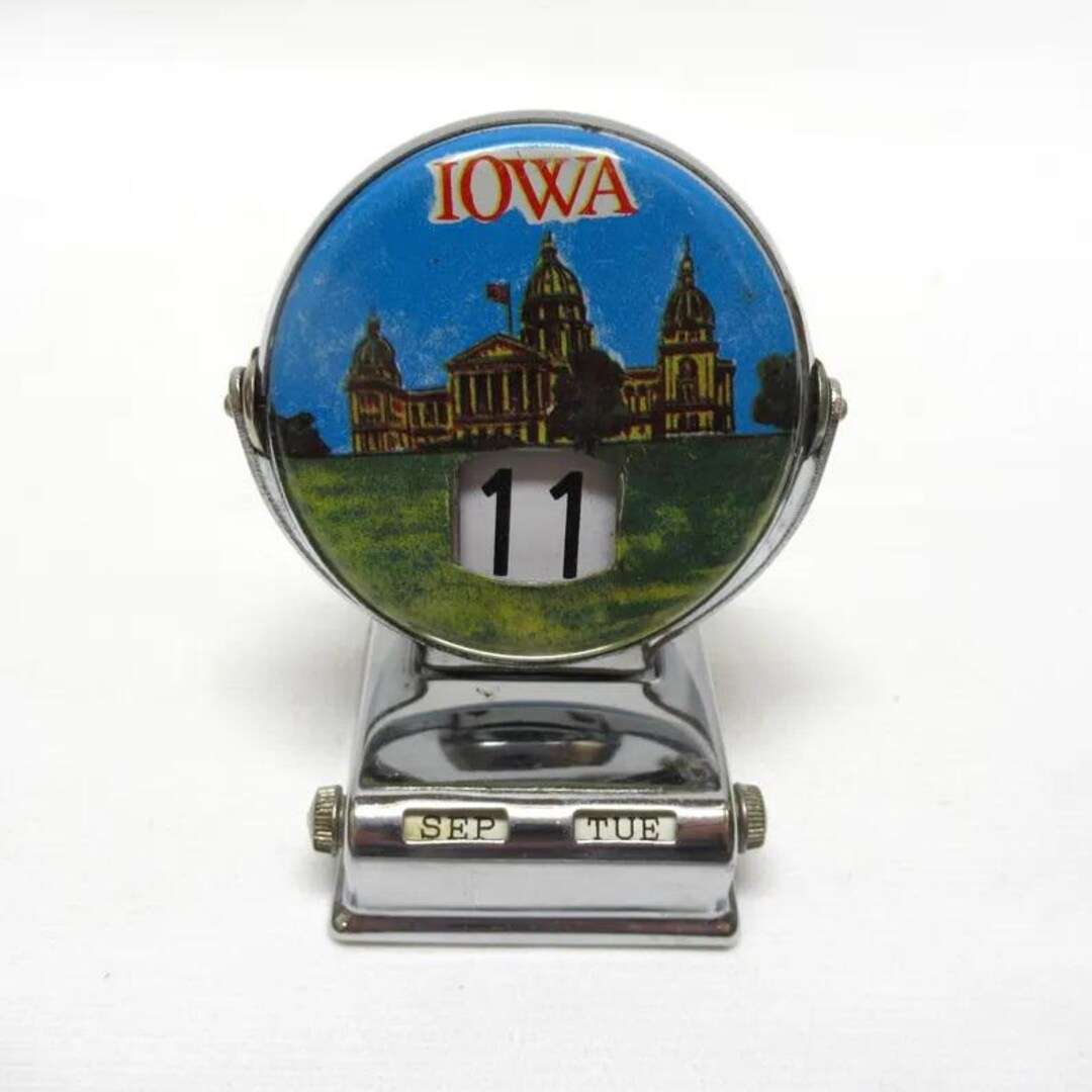 Vintage Iowa Flip Perpetual Desk Calendar W/2 Rolling Knobs for Month ...