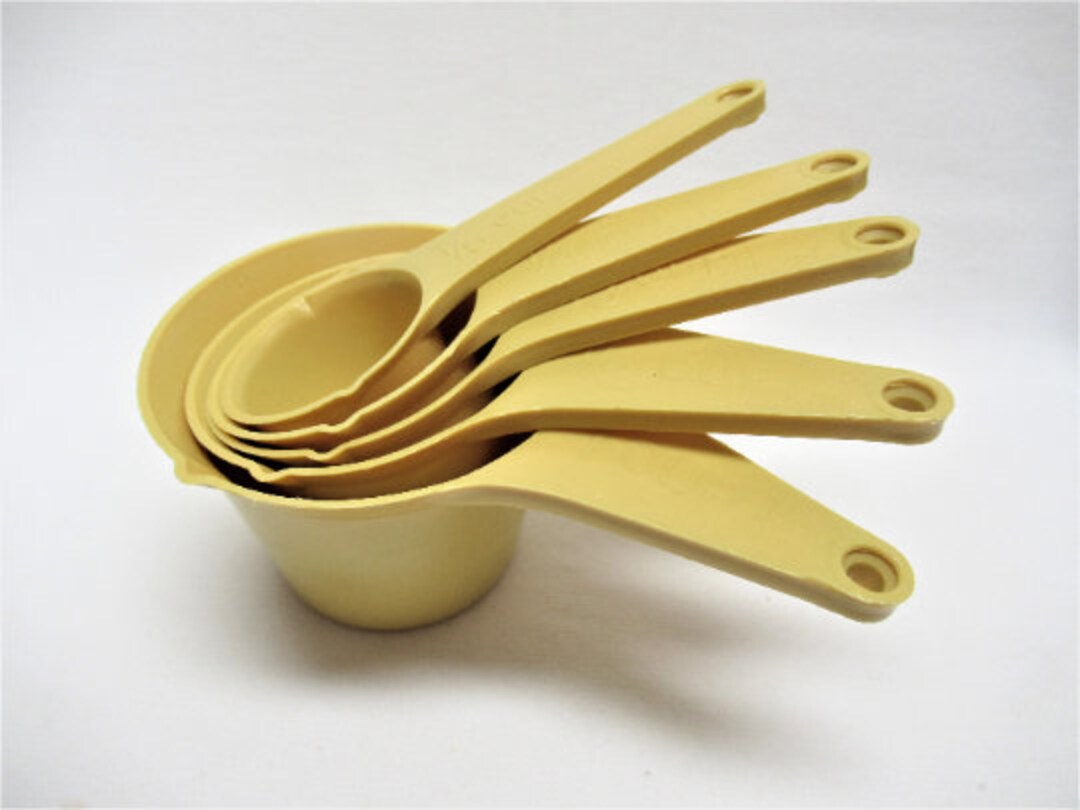 Vintage Foley 5pc Measuring Cups, Light Gold Plastic Set With Script ...