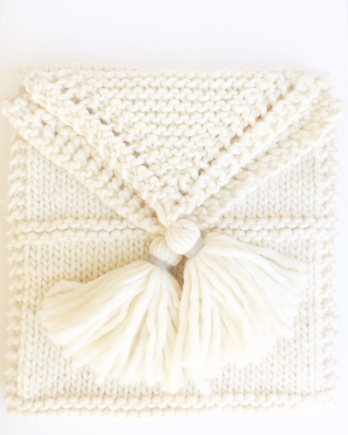 Knit Table Runner With Tassels Pattern, Hand-knit Wool Table Runner ...