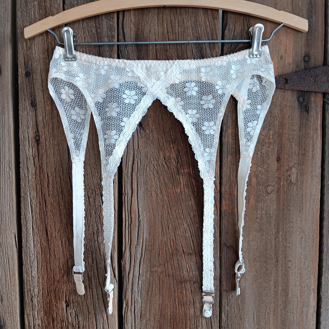 Vintage Daisy Fresh Floral Garter Belt Metal Hardware Nylon 8910 Size ...