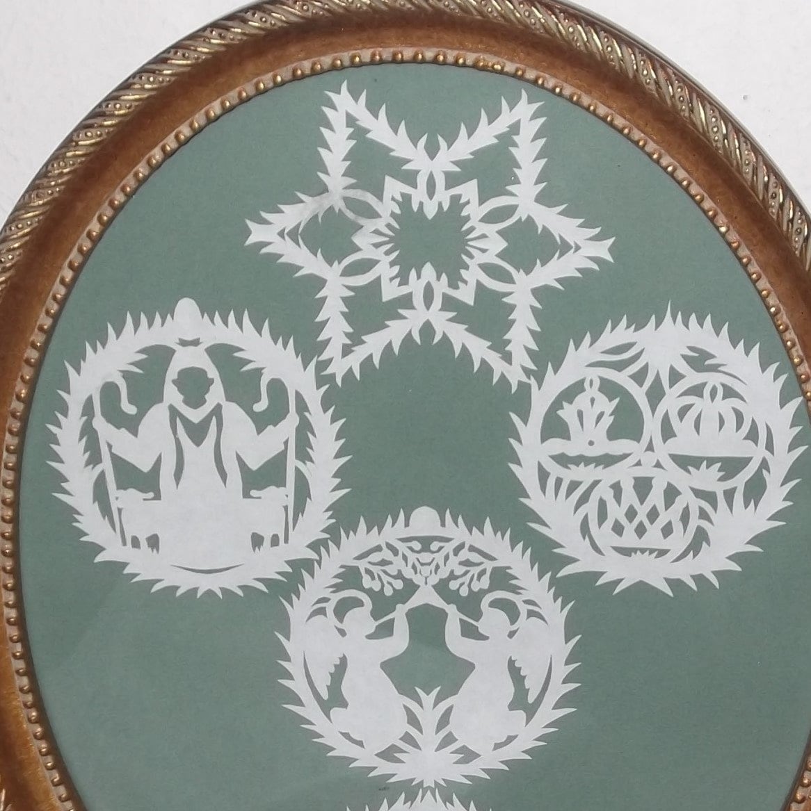 Christmas Designs in Oval Frame Scissor Cut Art Vintage Scherenschnitte ...