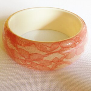 Bangle - Cream Plastic Chunky Plastic Bangle With Pink Lace Inclusion ...