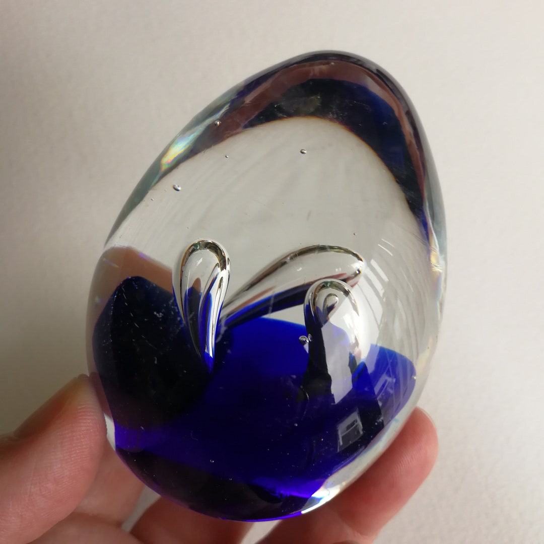 Paperweight - Stunning Glass PAPERWEIGHT Oval Shape Clear and Blue With ...