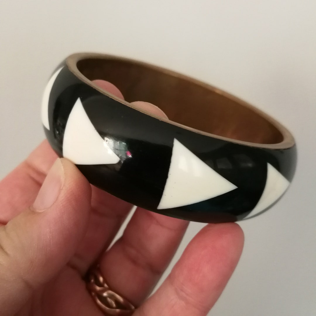 Bangle Black Bangle With Cream Triangle Decoration and Brass Interior ...