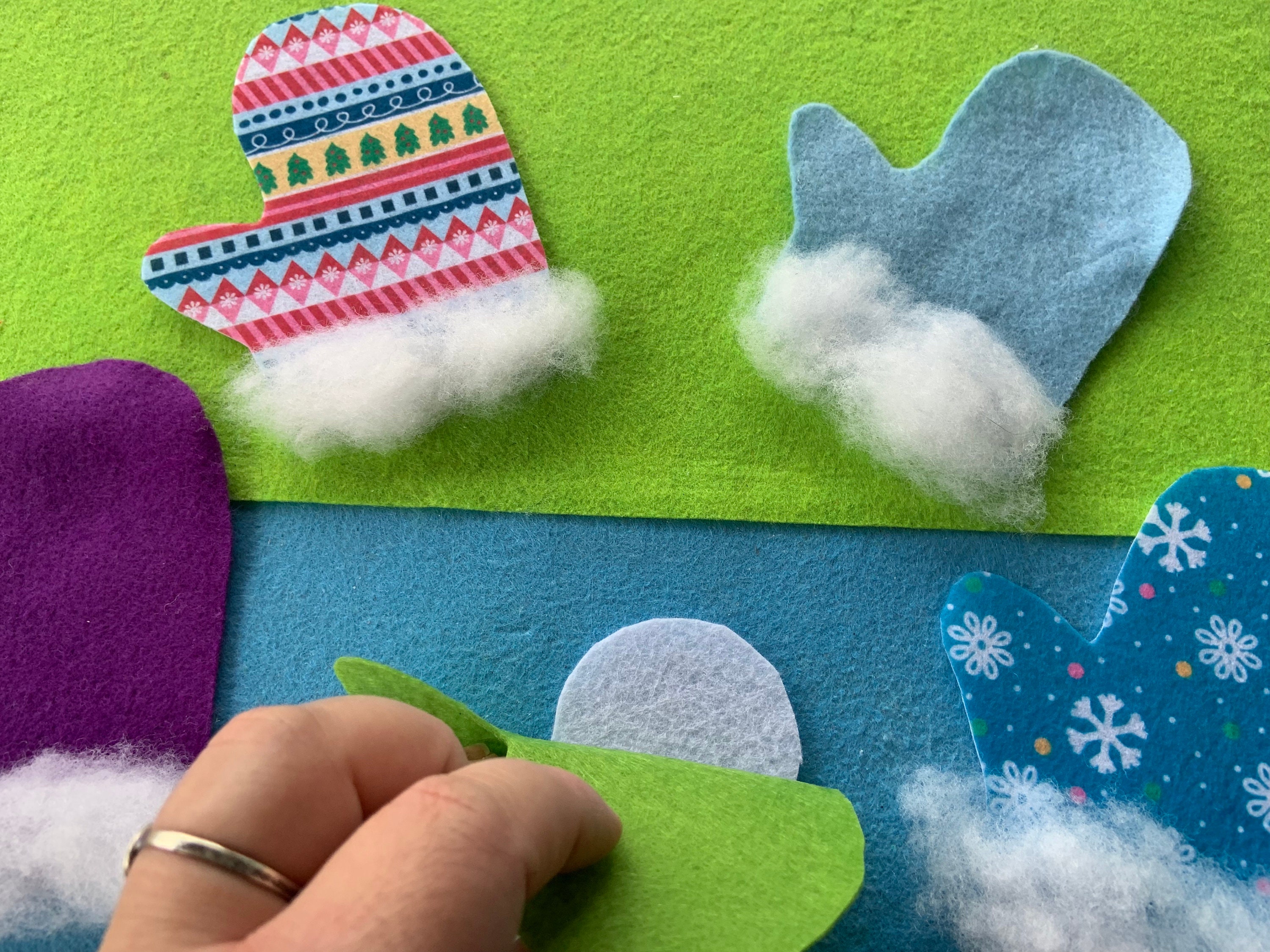 Snowball Hiding and Mitten Matching Flannelboard Game - Etsy